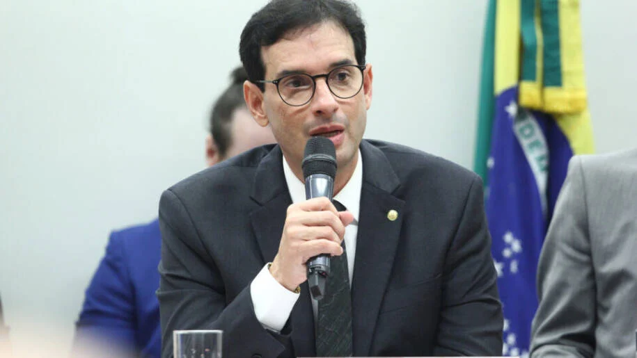 Deputado Leo Prates aprova PEC que extingue escala 6×1 e altera jornada ...