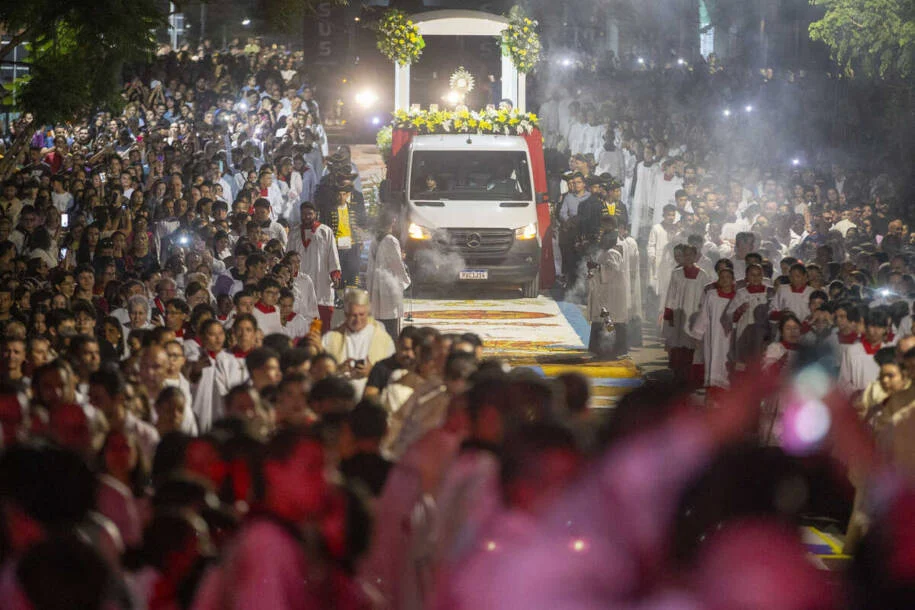 Arcebispo Dom Dimas Lara Barbosa celebra missa para 30 mil fiéis em ...